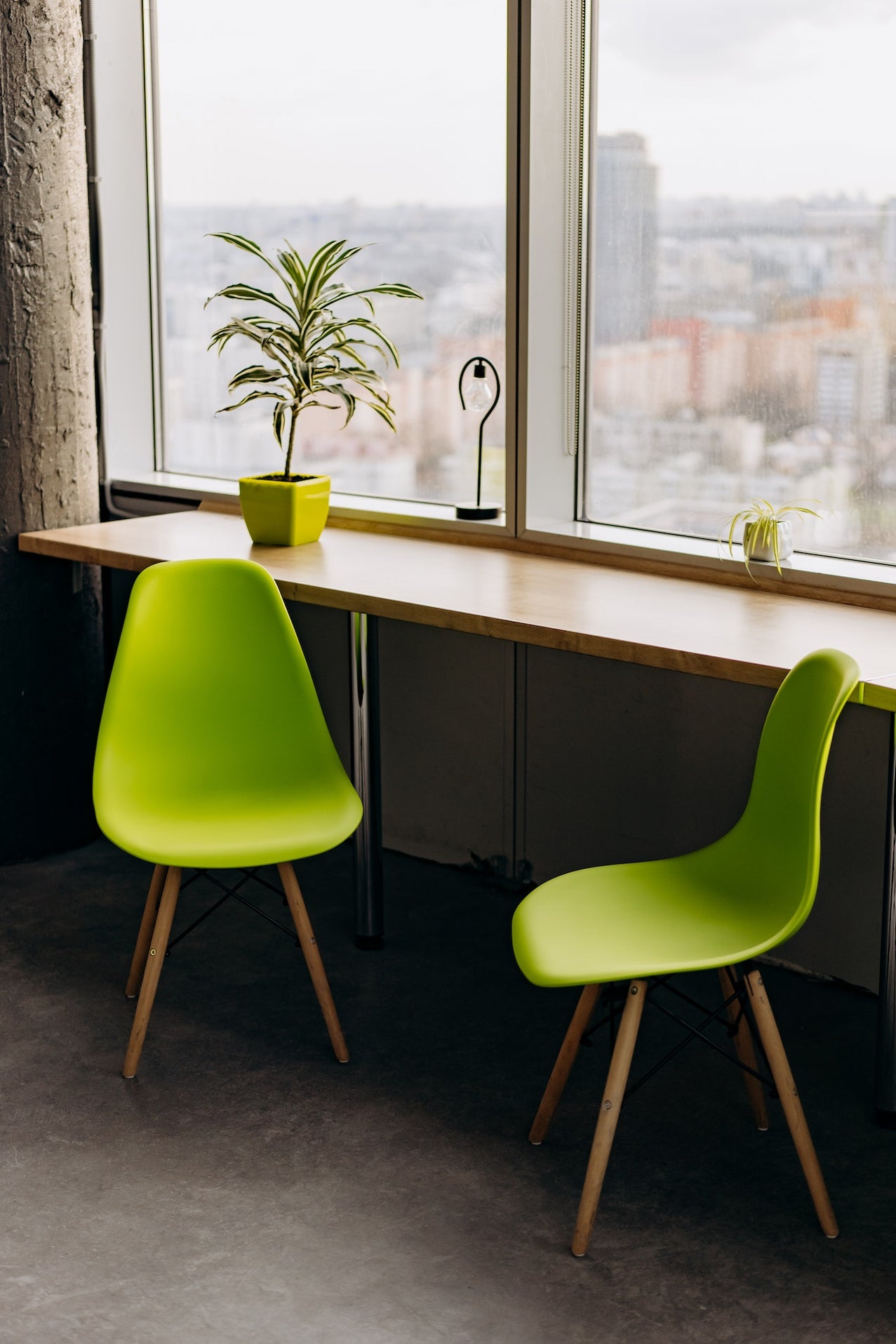 Modern vs Rustic Wall Shelves: Unpacking the Popularity of Contemporar